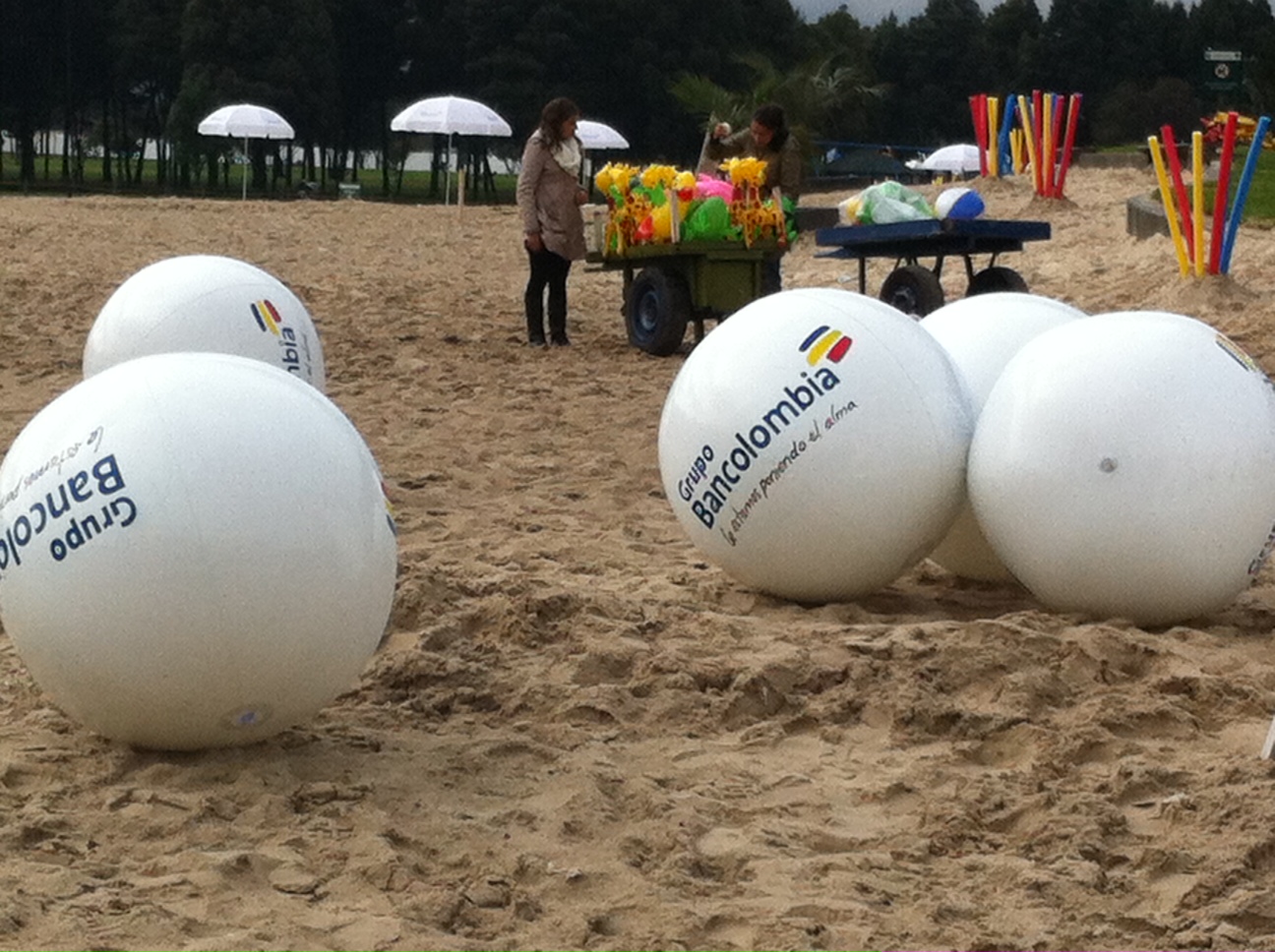 Inflables Saltarines y Dummies Publicitarios | Inflables para niños ...